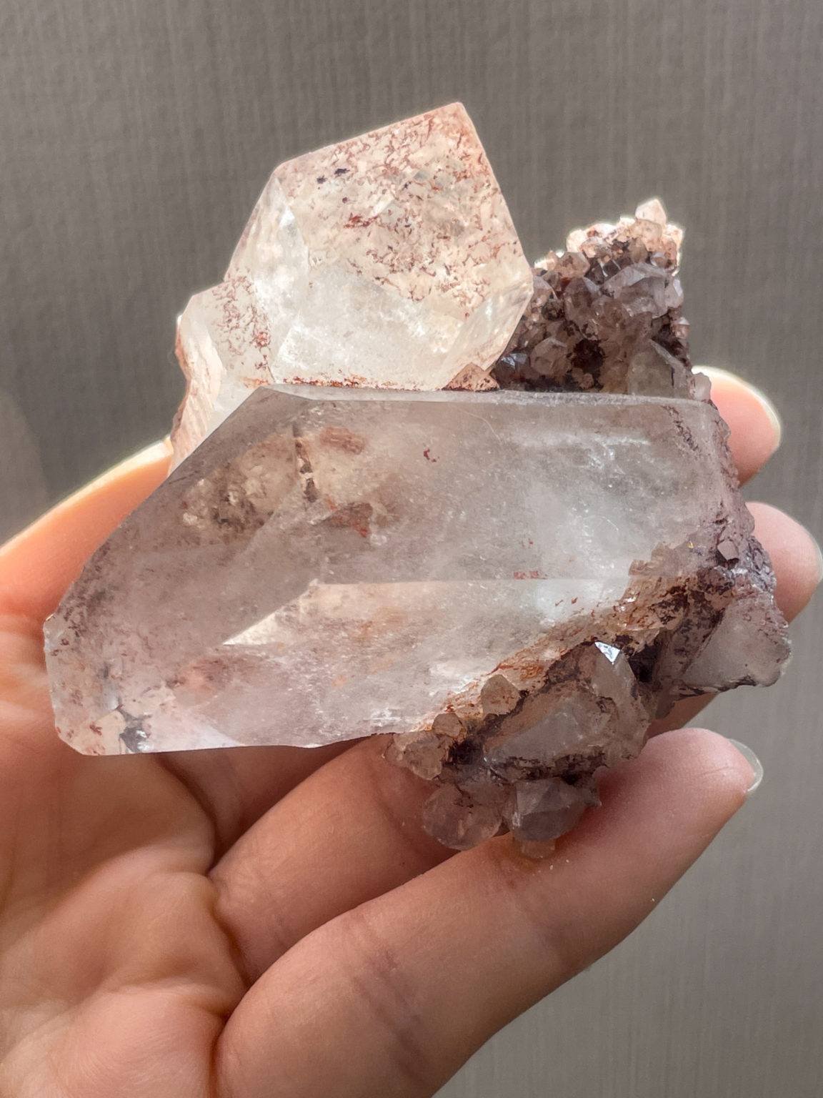 ヒマラヤ ファントム レッドヘマタイトクォーツ（赤水晶） - Amrita Crystal